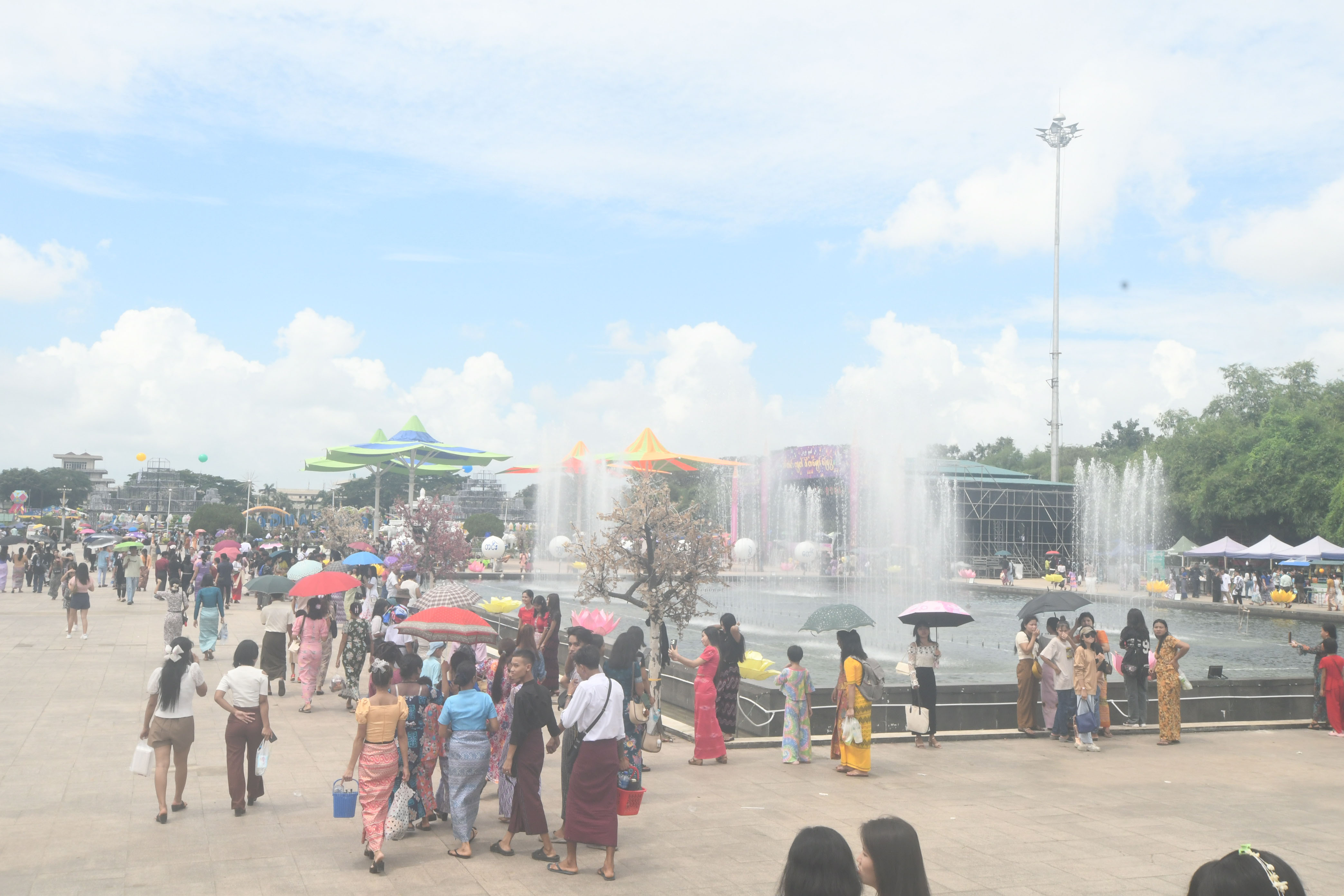 Yangon bustling as Thadingyut Fair highlights local products | Myanmar Digital News