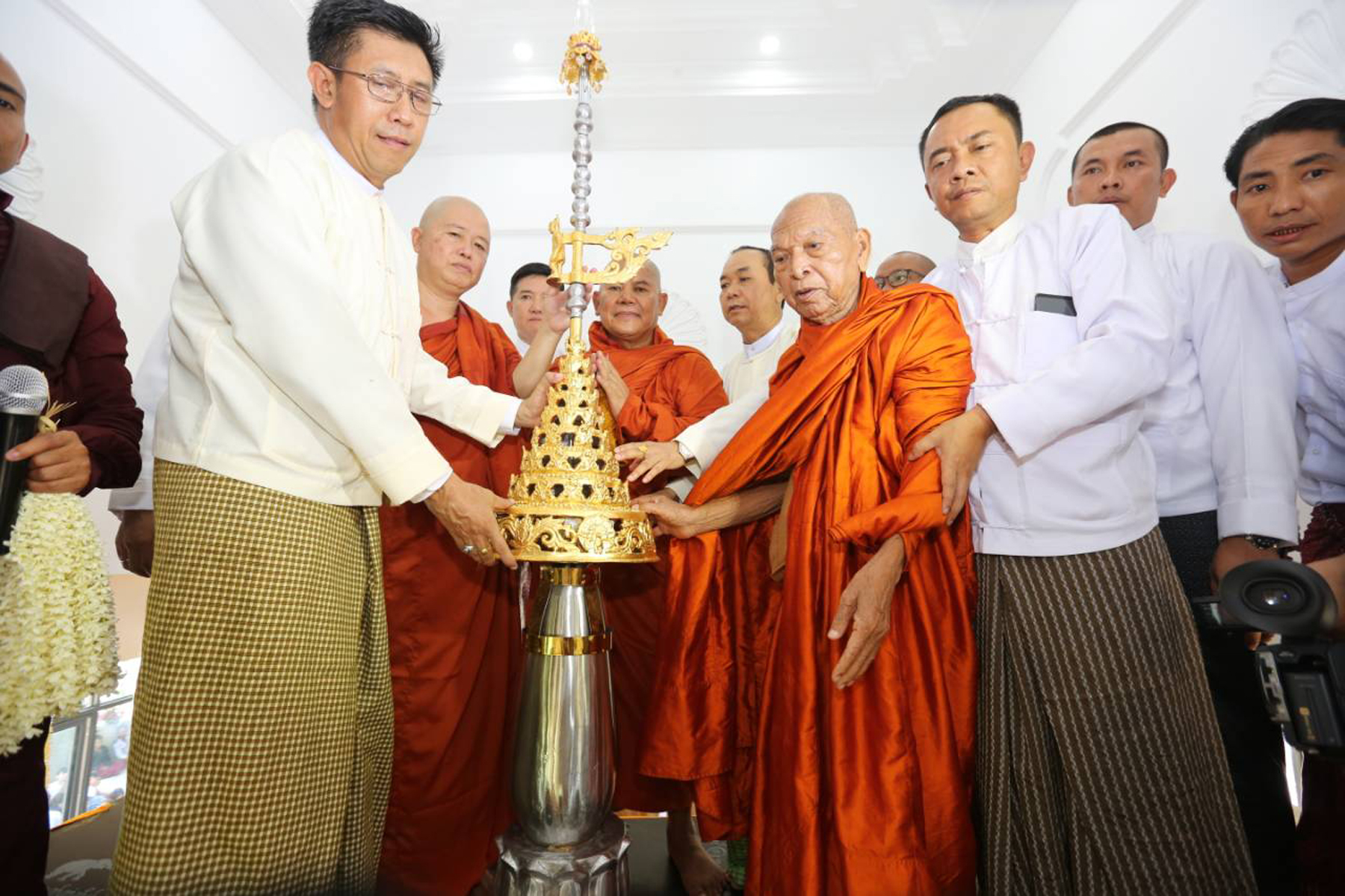 ဆုတောင်းပြည့်စကြာအေးမိုးပျံ ပဌမံပြဒါးရှင် ကိုးနဝင်းဓါတုစေတီတော်မြတ်ကြီး ...