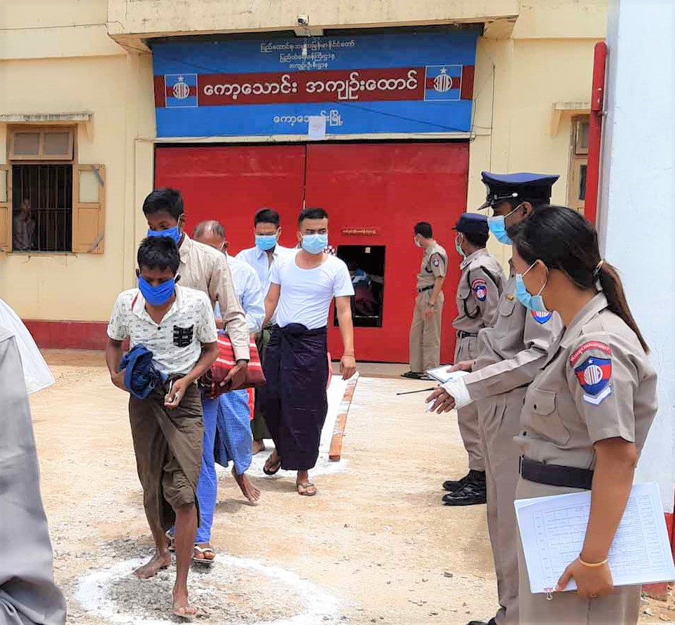 ကော့သောင်းအကျဉ်းထောင်မှ အကျဉ်းသားများအား လွှတ်ငြိမ်းသက်သာခွင့်ပေး | Myanmar Digital News