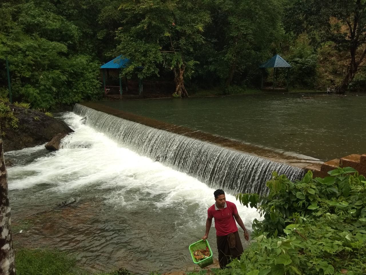 အများပြည်သူအပန်းဖြေရာ ရေတံခွန်တွင် ပြည်သူ့အကျိုးပြုလုပ်ငန်းများဆောင်ရွက