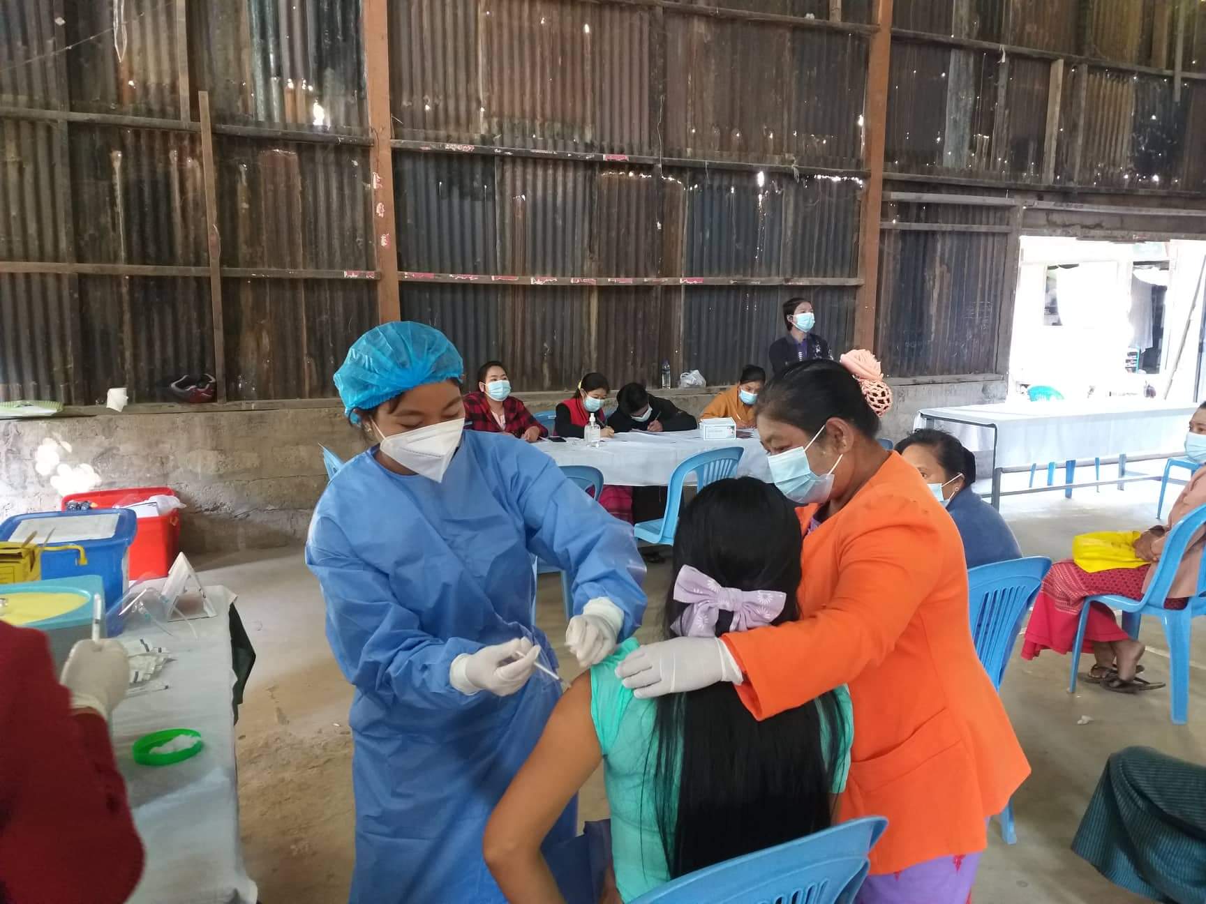 682 people over 18 years old receive first dose of COVID-19 vaccines in ...