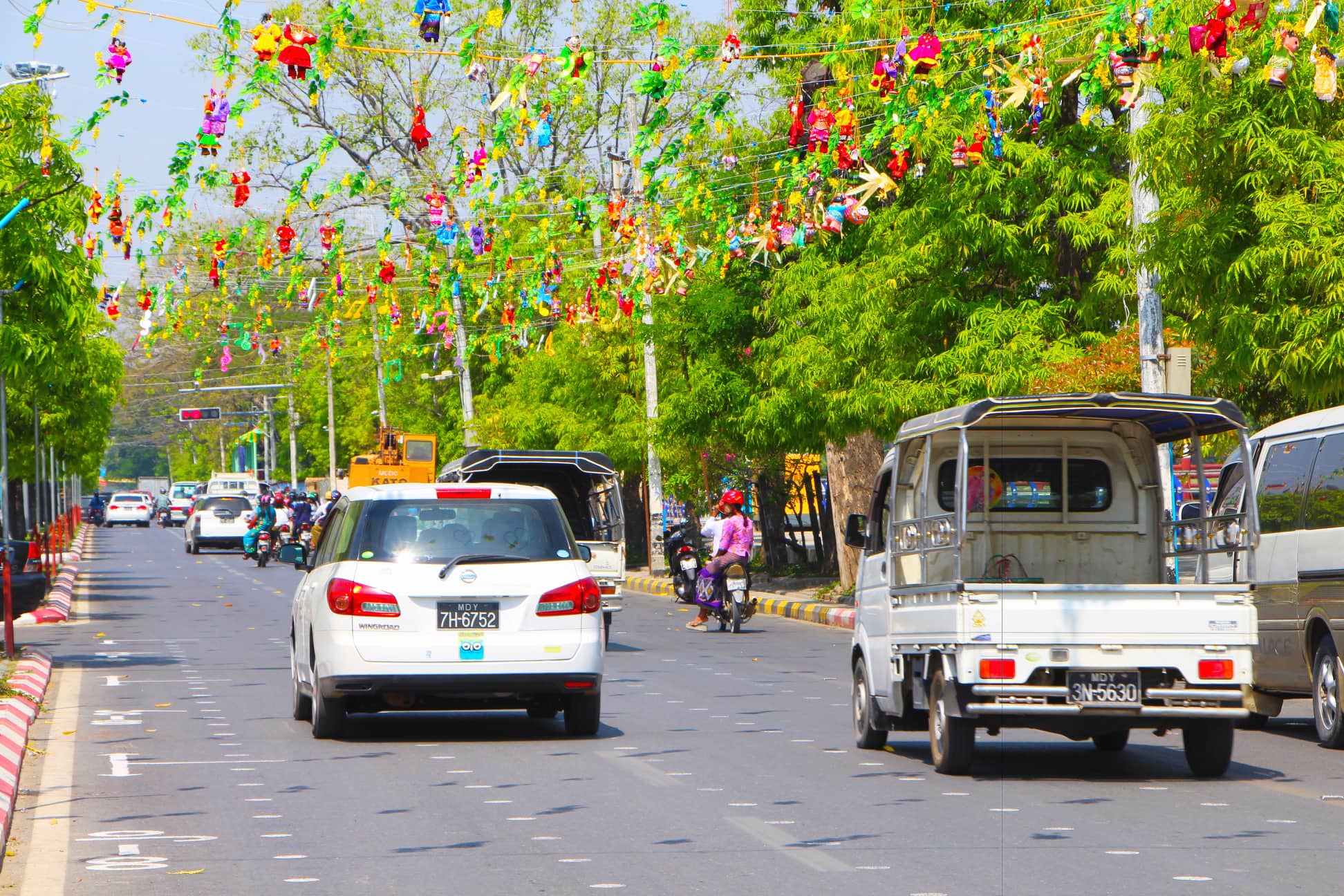 မန္တလေးမဟာသင်္ကြန်ပွဲတော် မဏ္ဍပ်များပြင်ဆင်နေပုံ | Myanmar Digital News